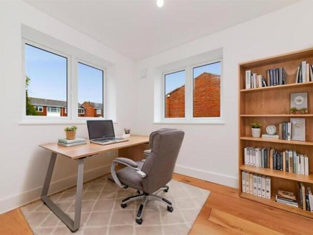 3 bedroom semi detached house for sale in Hardwicke Place, London Colney, AL2