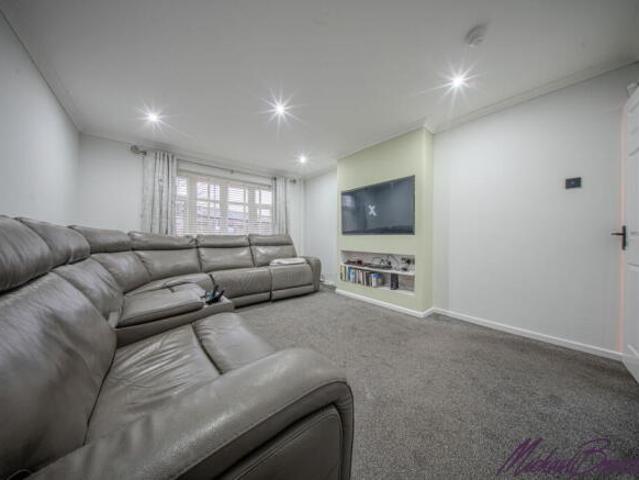 3 bedroom semi detached house for sale in Hatton Close, Bradford, BD6 1JS, BD6