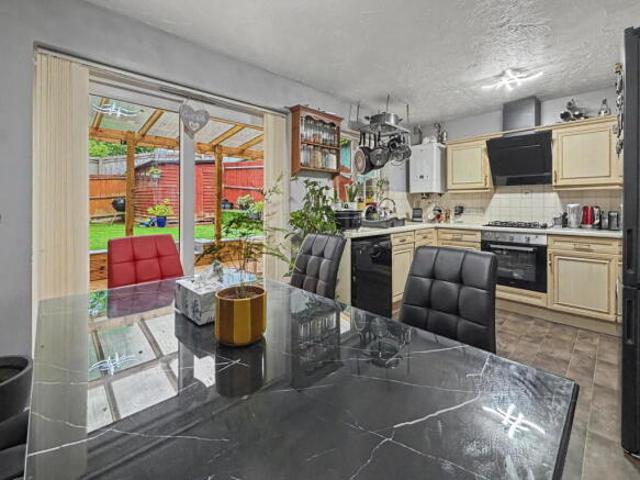 3 bedroom semi detached house for sale in Hathaway Gardens, Basingstoke, RG24