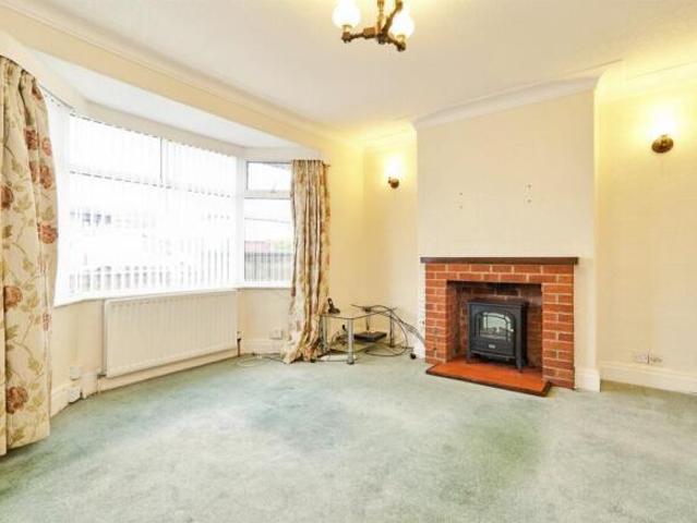2 bedroom semi detached house for sale in Hawthorn Drive, Yeadon, Leeds, LS19