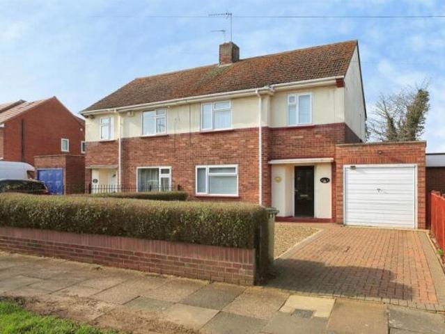 3 bedroom semi detached house for sale in Hawthorn Road, Peterborough, PE1