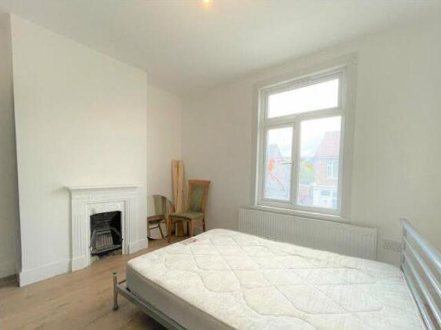 3 Bedroom Semi detached House For Sale In Hayes