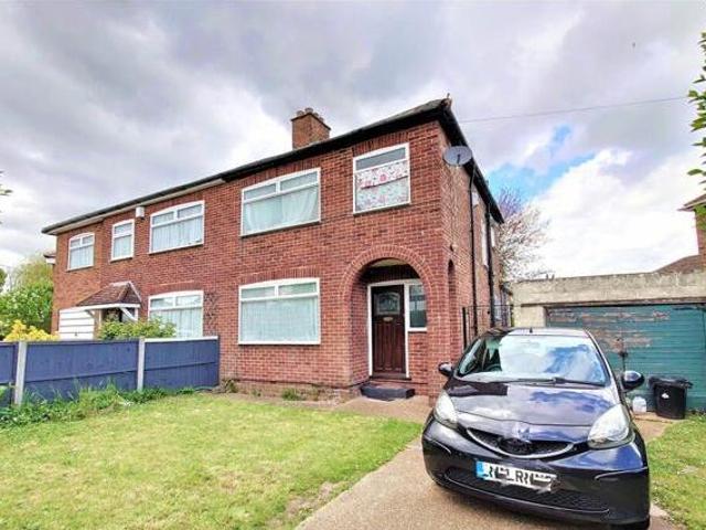 3 Bedroom Semi detached House For Sale In Hayes, Greater London