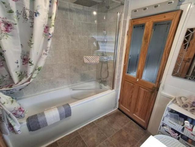 3 bedroom semi detached house for sale in Henniker Road, Ipswich, Suffolk, IP1