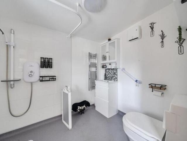 3 bedroom semi detached house for sale in Headlands Grove, Stratton St Margaret, Swindon, SN2