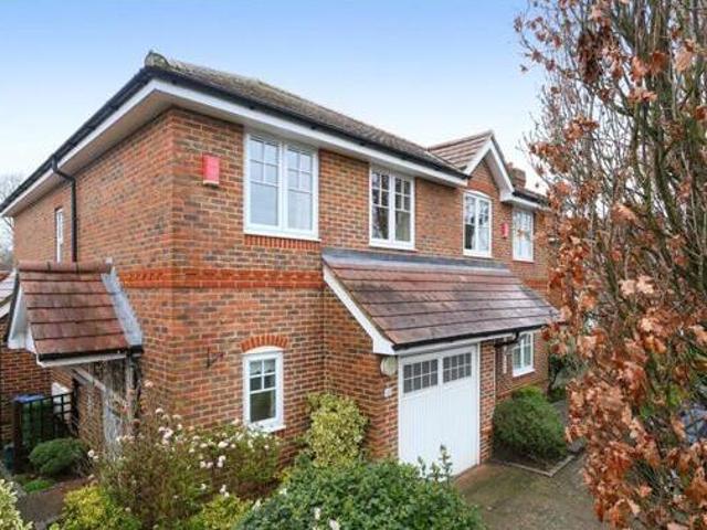 3 Bedroom Semi detached House For Sale In Hersham, Walton on thames