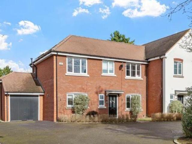 3 Bedroom Semi detached House For Sale In Hersham
