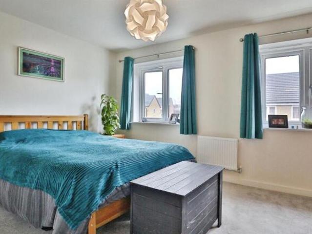 3 bedroom semi detached house for sale in Hindscarth Way, LEEDS, LS9