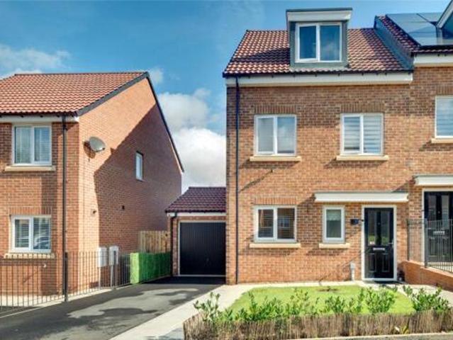3 Bedroom Semi detached House For Sale In High View, Blaydon on tyne