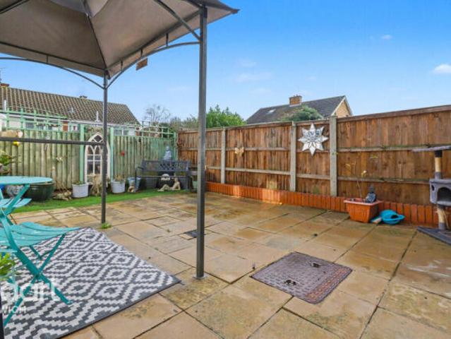 3 bedroom semi detached house for sale in High View Road, Ipswich, IP1