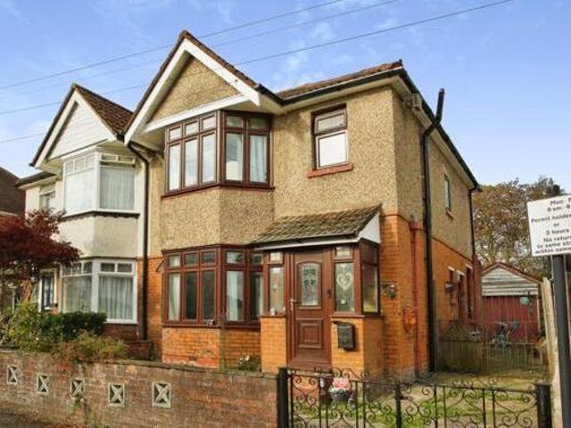 3 Bedroom Semi detached House For Sale In Highfield, Southampton