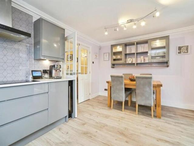 3 bedroom semi detached house for sale in Highlea Close, Yeadon, Leeds, LS19