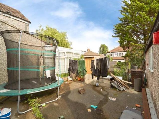 3 bedroom semi detached house for sale in Hilton Drive, Shipley, BD18