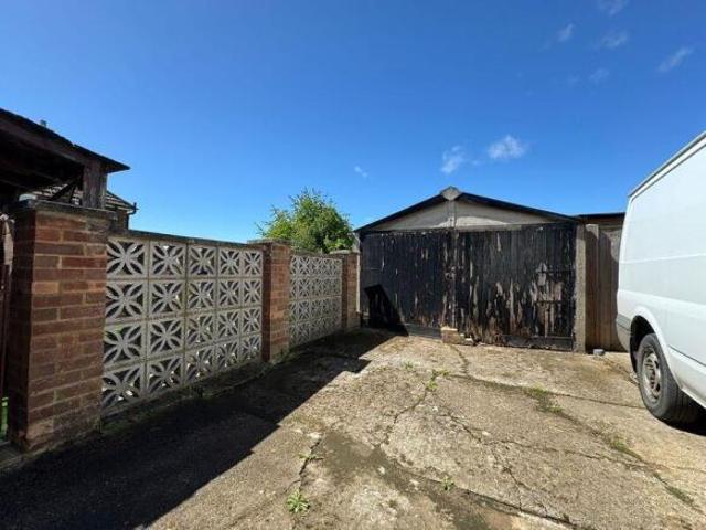 3 bedroom semi detached house for sale in Hill Rise, Luton, LU3