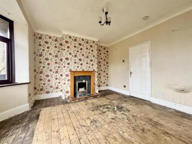 3 bedroom semi detached house for sale in Hillcrest Road, Queensbury, Bradford, BD13