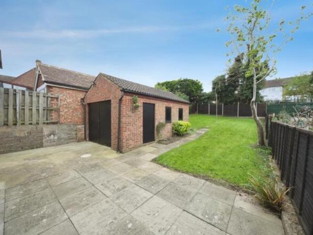 3 bedroom semi detached house for sale in Hillary Crescent, Luton, LU1