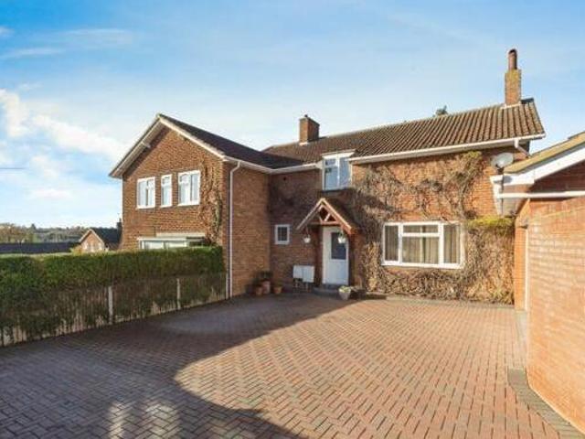 3 Bedroom Semi detached House For Sale In Hitchin