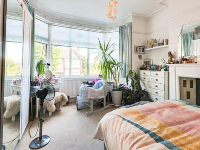 3 bedroom semi detached house for sale in Honiton Road, Southend on sea, SS1