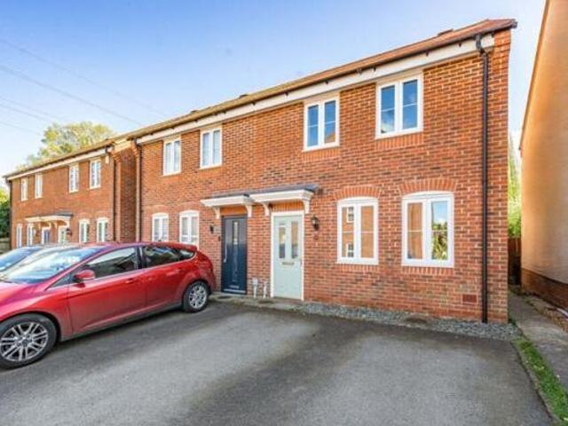 3 Bedroom Semi detached House For Sale In Hook, Hampshire