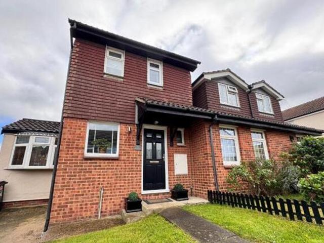 3 Bedroom Semi detached House For Sale In Hockley, Essex