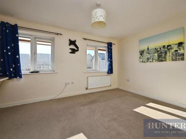 3 bedroom semi detached house for sale in Holy Well Drive, Bradford, BD10