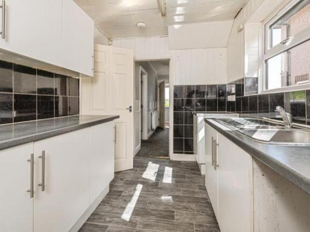 3 bedroom semi detached house for sale in Holays, Huddersfield, HD5