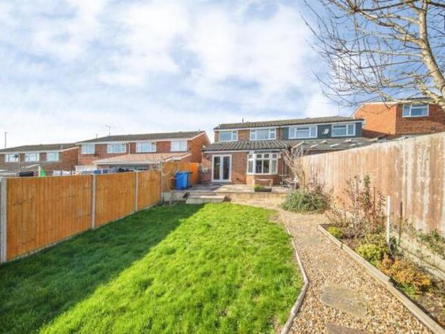 3 bedroom semi detached house for sale in Holcombe Crescent, Ipswich, IP2