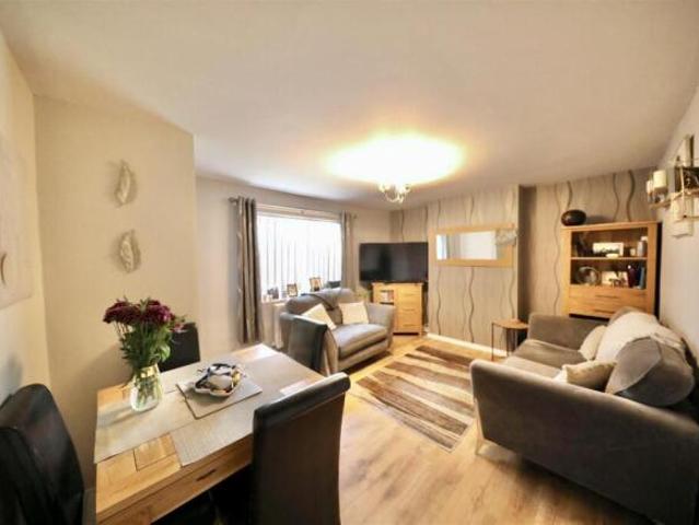 3 bedroom semi detached house for sale in Holderness Road, Hull, HU8
