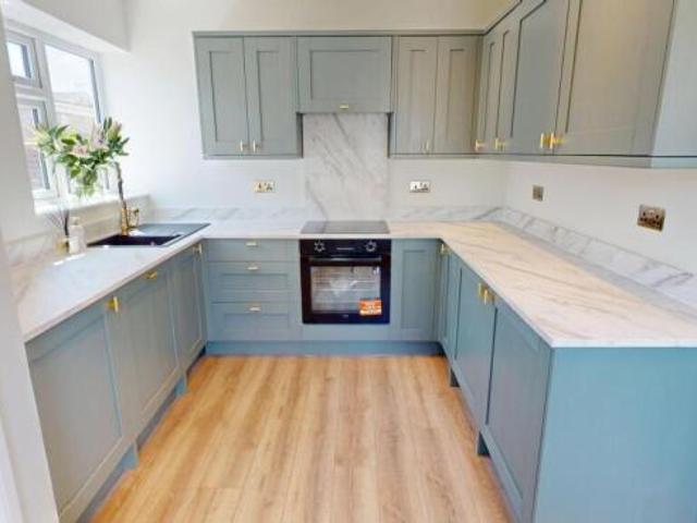 3 bedroom semi detached house for sale in Holmes Carr Road, Doncaster, DN4