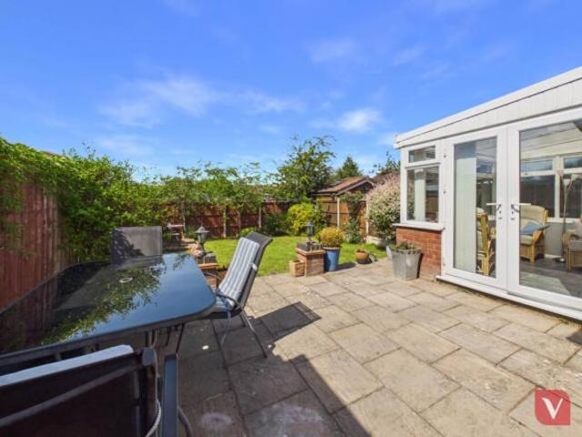 3 bedroom semi detached house for sale in Holmscroft Road, Luton, LU3