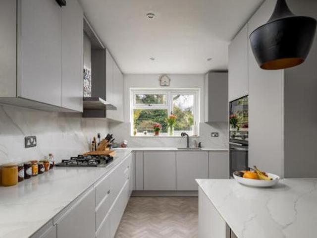 3 Bedroom Semi detached House For Sale In Horley, Surrey