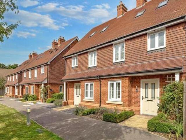 3 Bedroom Semi detached House For Sale In Horley, Surrey