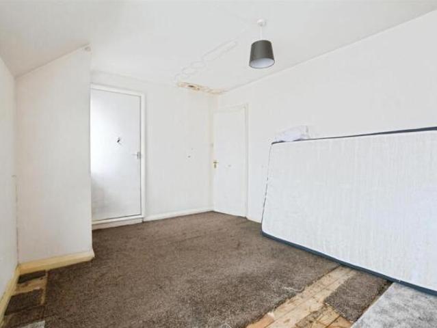 3 bedroom semi detached house for sale in Hornby Grove, Hull, HU9