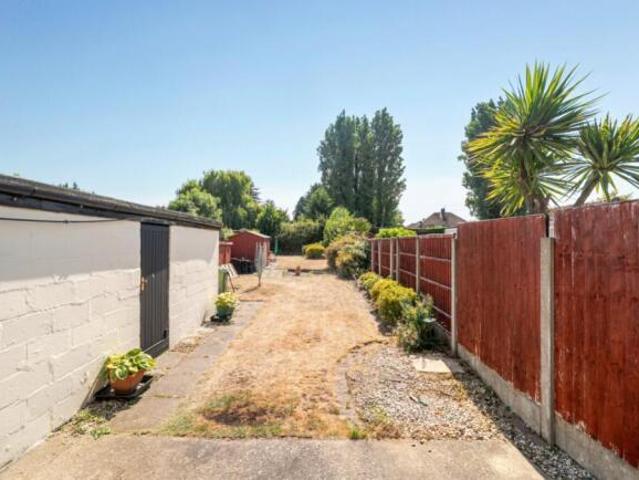 3 bedroom semi detached house for sale in Hunt Lea Avenue, Lincoln, Lincolnshire, LN6