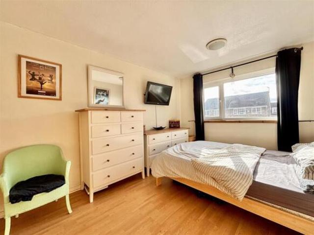 3 bedroom semi detached house for sale in Hunters Park Avenue, Clayton, Bradford, BD14