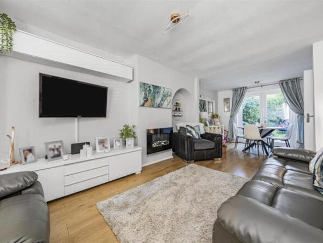 3 bedroom semi detached house for sale in Hunters Ride, Bricket Wood, St. Albans, AL2