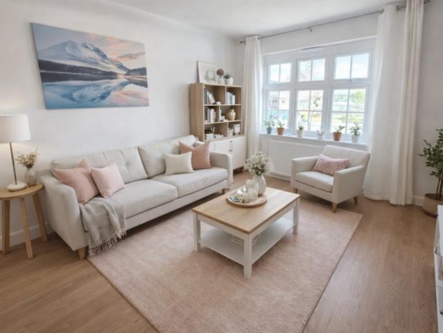 3 bedroom semi detached house for sale in Hunting Drive, Luton, Bedfordshire, LU2 0GA, LU2