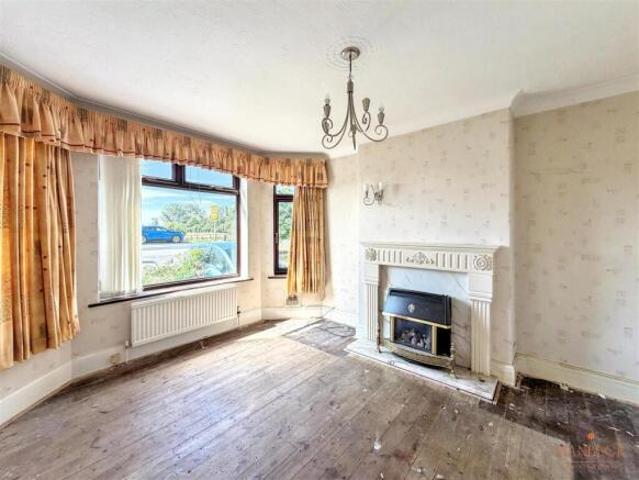 3 bedroom semi detached house for sale in Hull Road, Anlaby, Hull, HU10