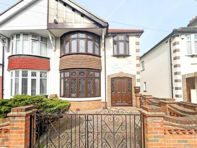 3 Bedroom Semi detached House For Sale In Ilford, Essex