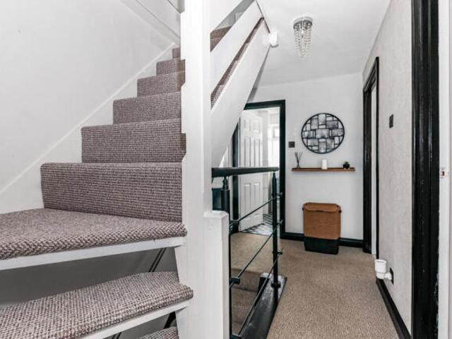 3 bedroom semi detached house for sale in Jendale, Hull, East Riding of Yorkshire, HU7 4BT, HU7