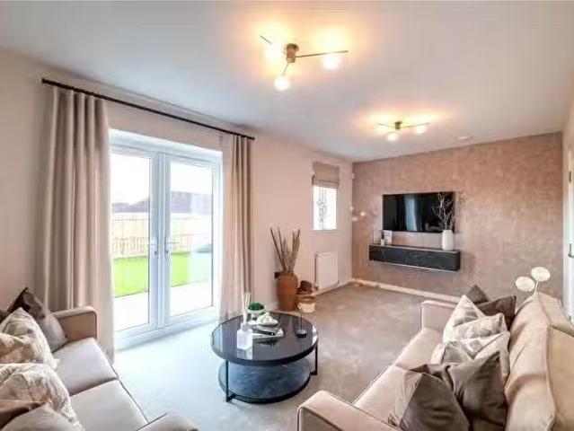 3 Bedroom Semi Detached House For Sale In Katewell Avenue, Gla.