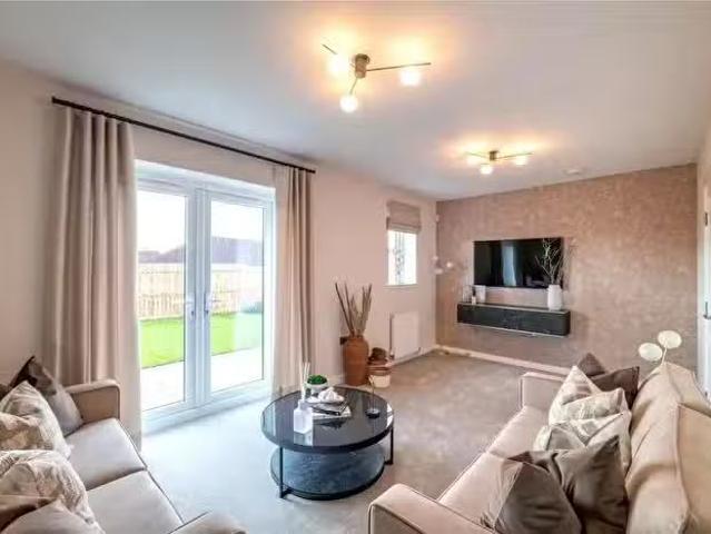 3 Bedroom Semi Detached House For Sale In Katewell Avenue, Gla.