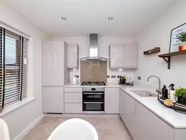3 Bedroom Semi Detached House For Sale In Katewell Avenue, Gla.