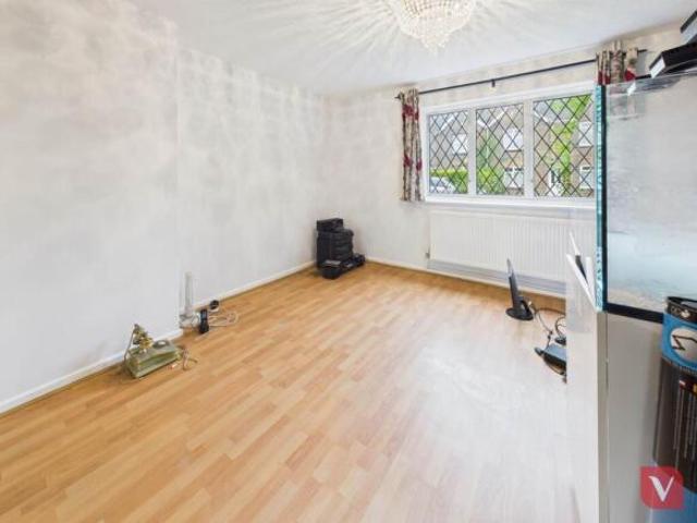 3 bedroom semi detached house for sale in Kendale Road, Luton, LU4