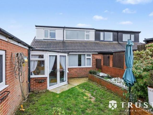 3 bedroom semi detached house for sale in Kenilworth Gardens, Gildersome, LS27