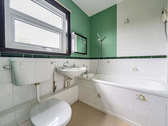 3 bedroom semi detached house for sale in Kenilworth Road, Basingstoke RG23 8JW, RG23