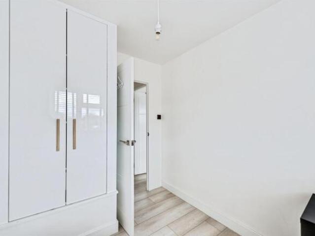 3 bedroom semi detached house for sale in Kennedy Close, Oxford, OX4