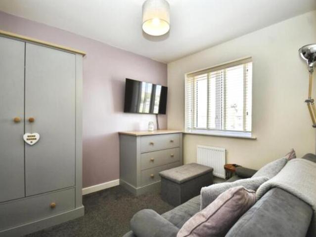 3 bedroom semi detached house for sale in Kedrum Road, Hull, HU9