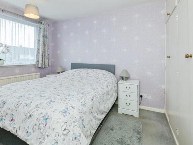 3 bedroom semi detached house for sale in Kew Drive, Oadby, Leicester, LE2