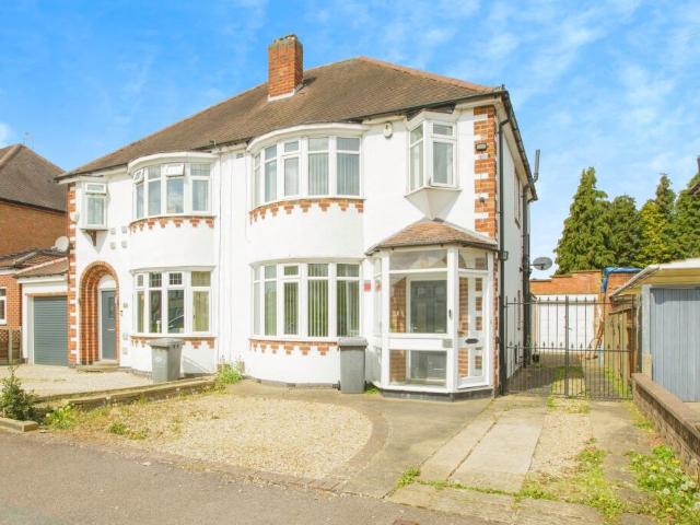 3 bedroom semi detached house for sale in Kingsmead Close, Leicester, LE2